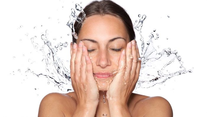 The Right Way To Wash Your Face (in 5 easy steps!)